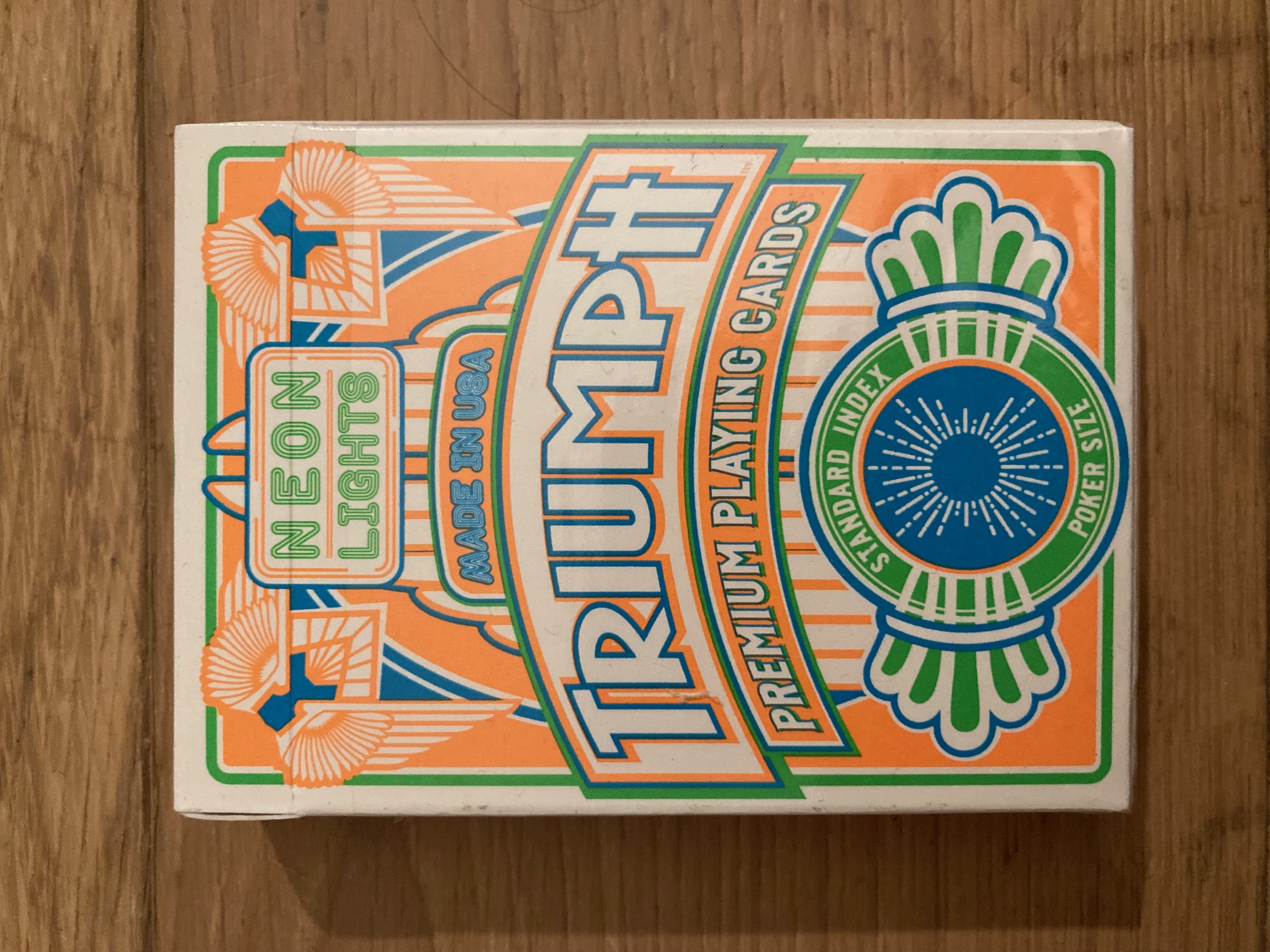 Cartes triumph neon lights orange