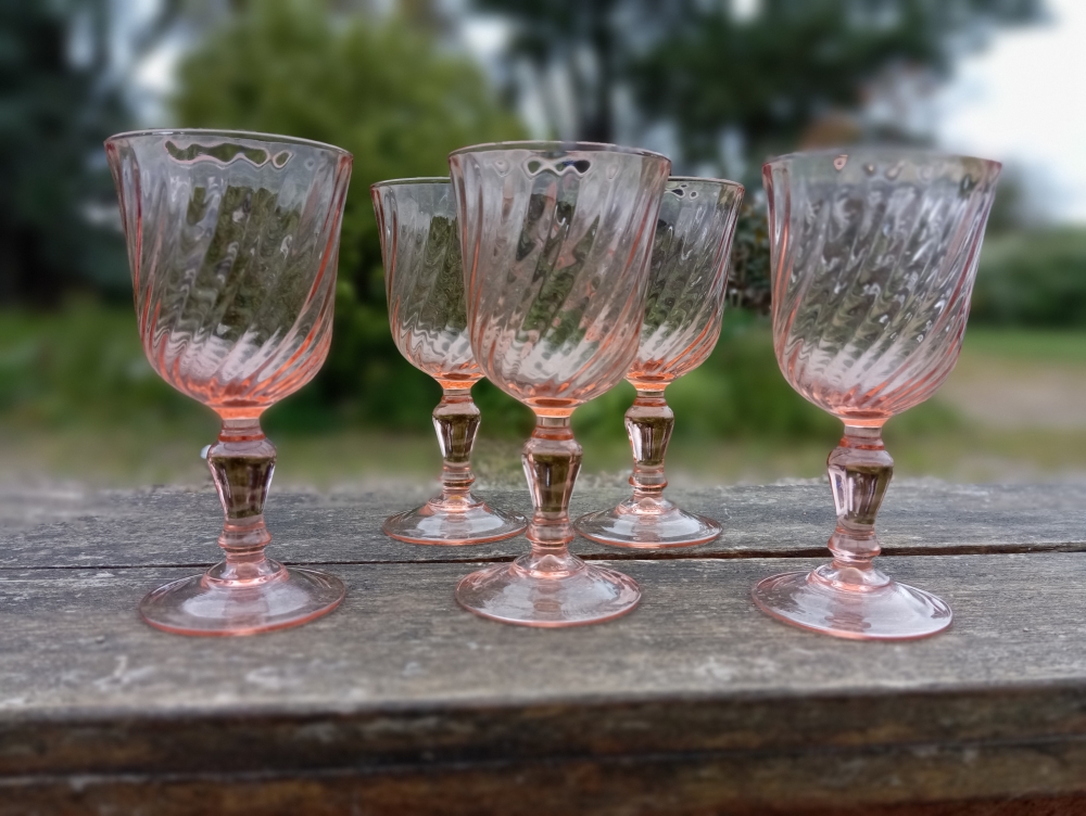 5 verres à vin en verre rose modèle Rosaline, Arcoroc, vintage