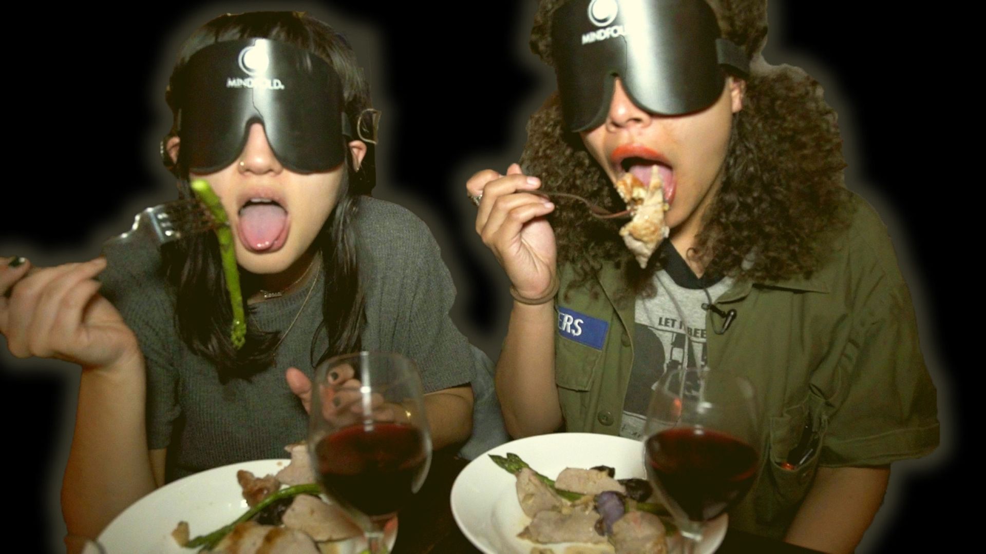 Blindfold dining Vs dining in the dark